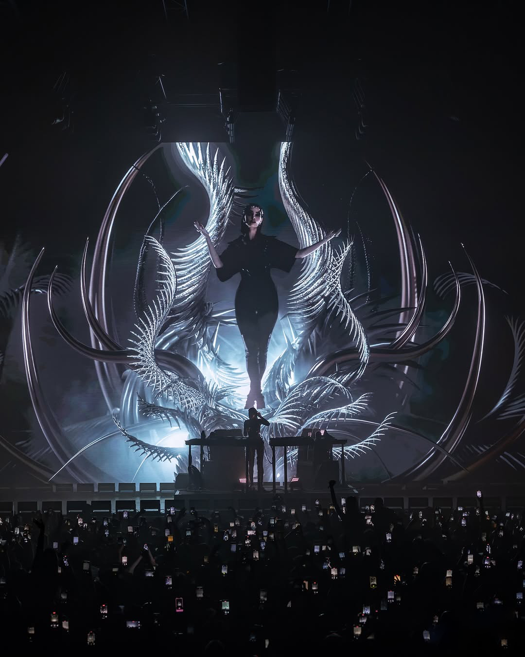 SARA LANDRY - IMMERSIVE STAGE VISUALS | Giusy Amoroso Portfolio